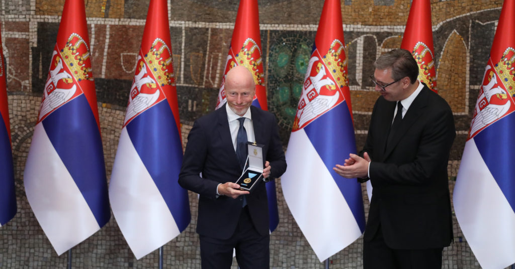 Ringier-CEO Marc Walder erhält vom serbischen Präsidenten die ...